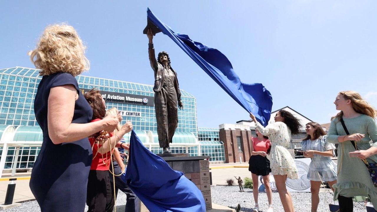 Sally Ride — in bronze — comes to Cradle of Aviation Museum - Newsday