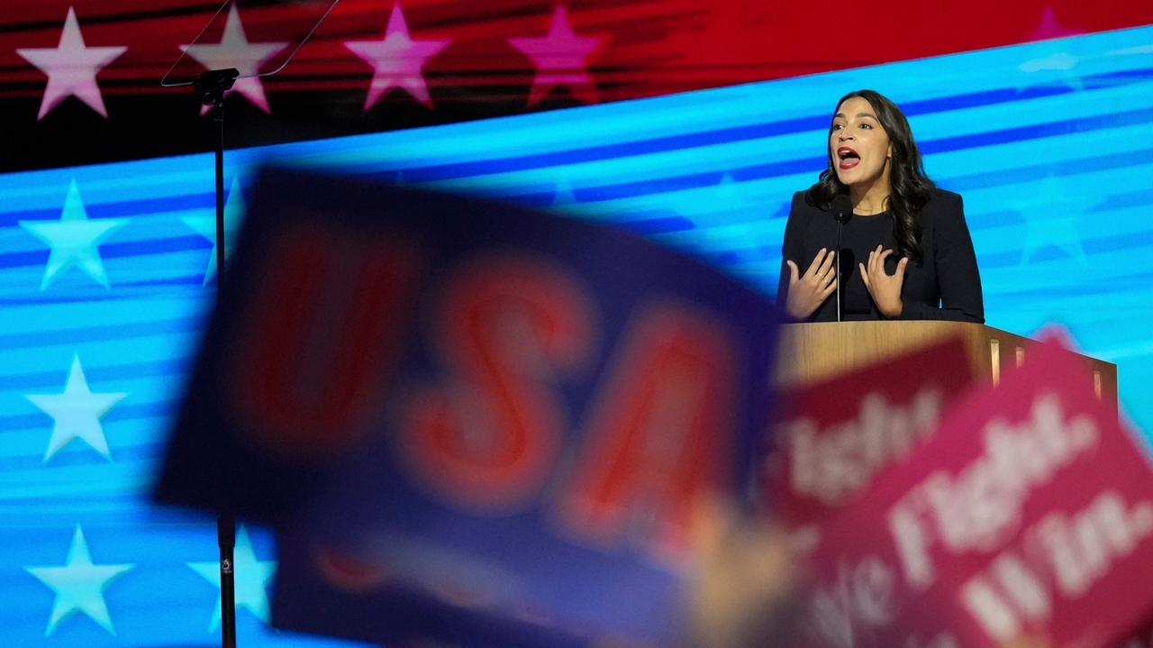 Your audience is filled with Republicans. The Democratic convention is ...