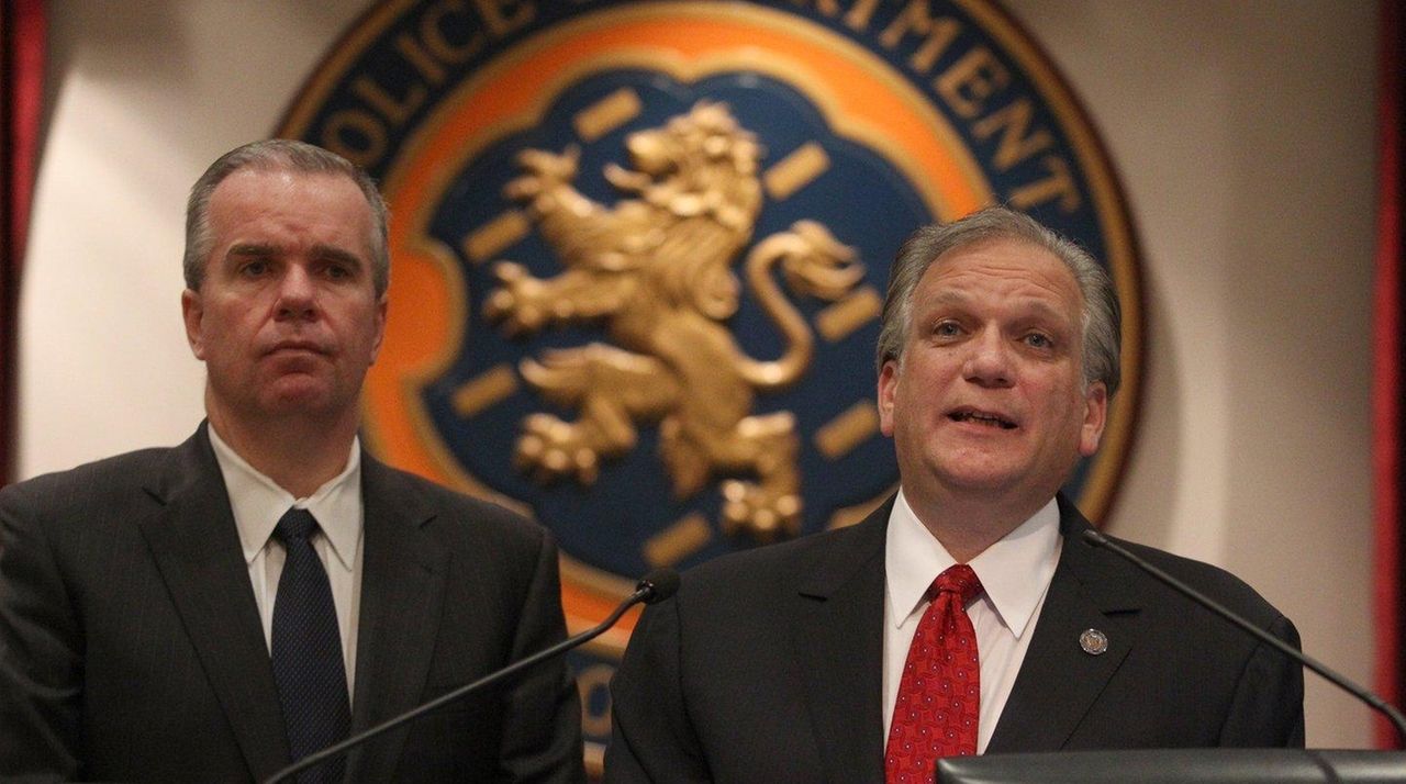 Edward Mangano touts app for reporting terror suspicions - Newsday