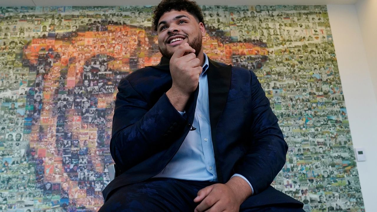 Bears rookie OT Wright ready to settle in, protect Fields - Newsday