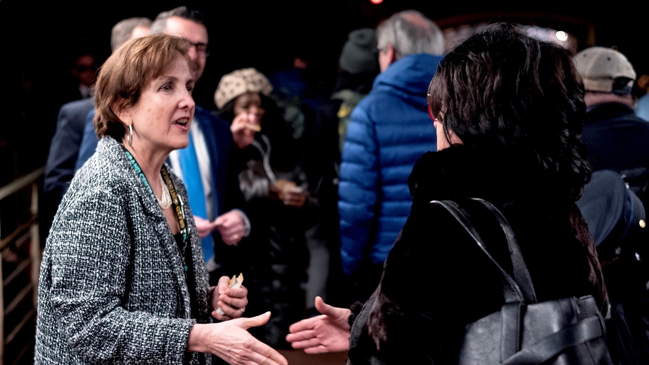 Calls grow for full-time LIRR president by frustrated commuters, MTA ...