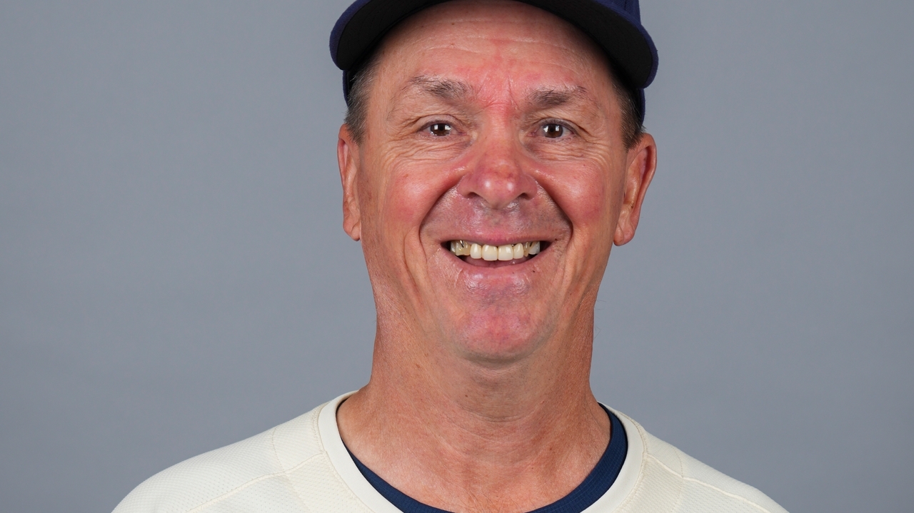 Brewers hitting coach Al LeBoeuf returns to team after cancer surgery ...