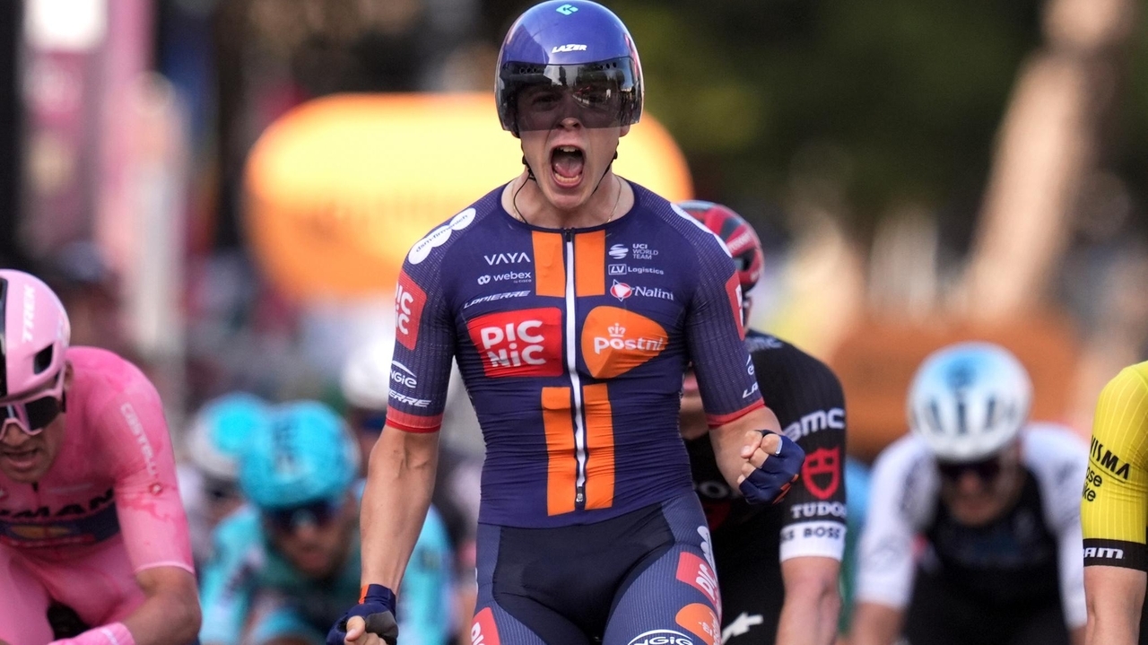 Van Uden sprints to biggest win of his career on Giro's 4th stage ...