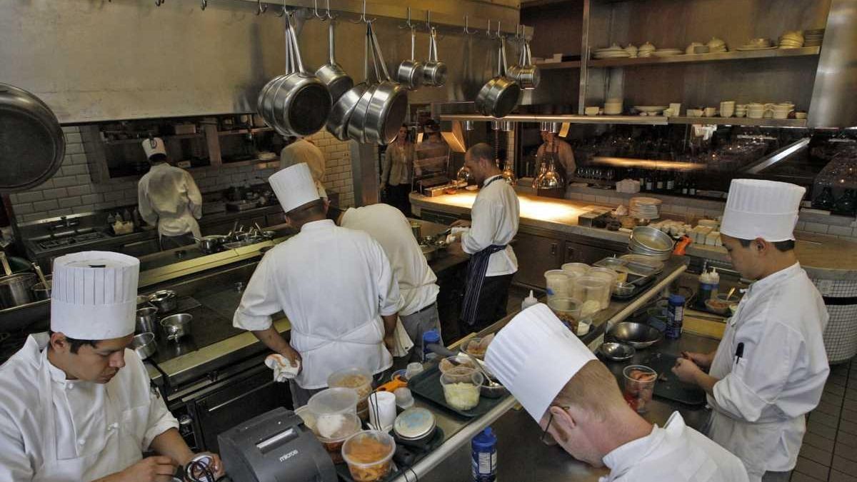 Chef-school students protest ripoff - Newsday
