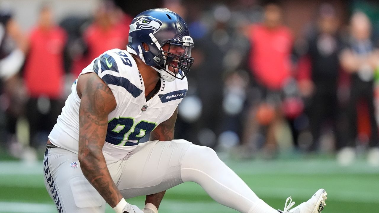 Smith throws 2 TD passes, Seahawks defense dominates in a 34-14 win ...