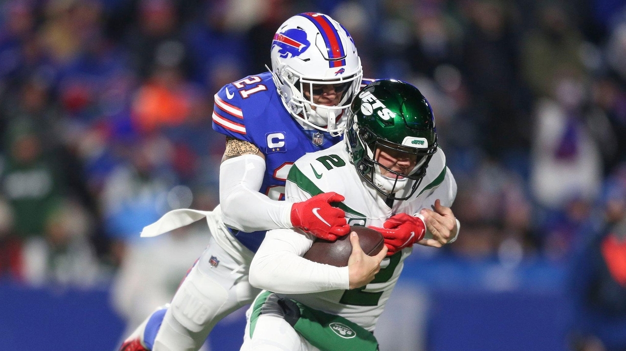 Jets allow nine sacks, drop season finale to Bills - Newsday