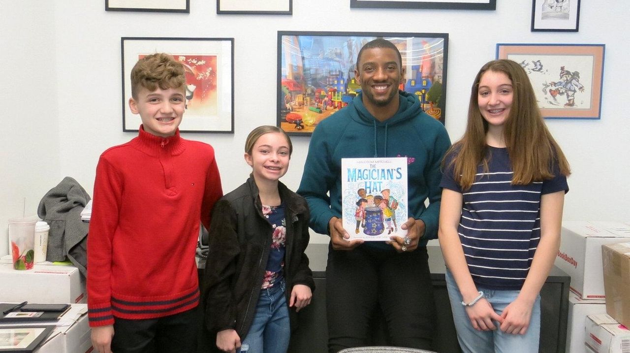 Author and football player Malcolm Mitchell meets LI kids - Newsday