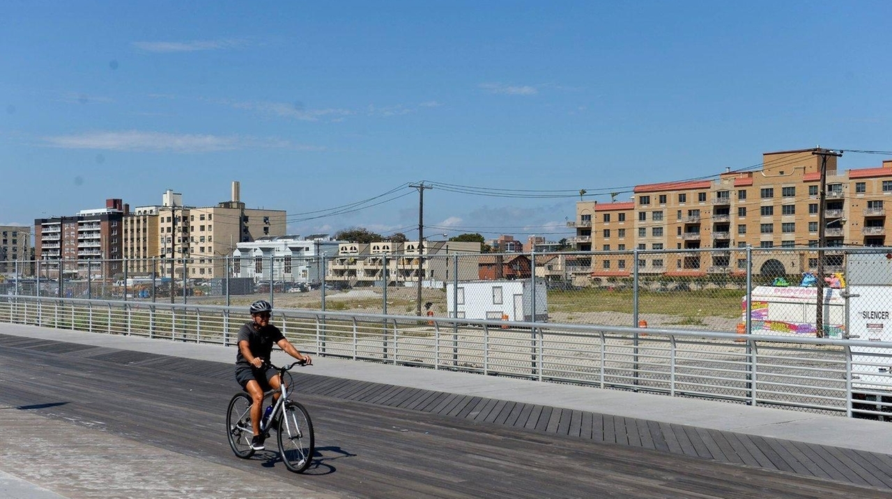 Long Beach schedules vote on Superblock building permit - Newsday