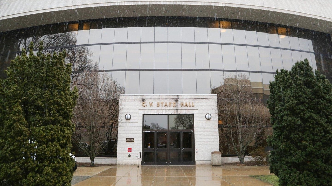 Hofstra seeks $42M, refinancing for new building, renovations - Newsday