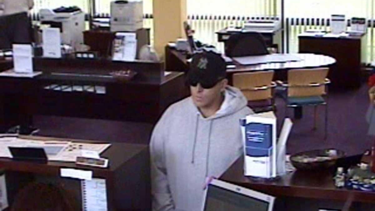 Cops: Dye pack bursts as bank robber flees - Newsday