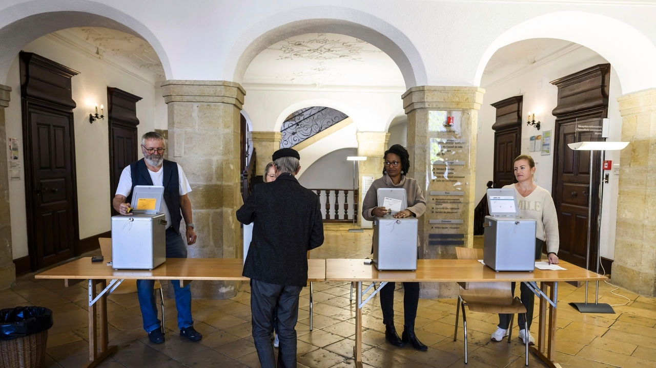 Exit poll shows Swiss right-wing party bouncing back in parliamentary ...