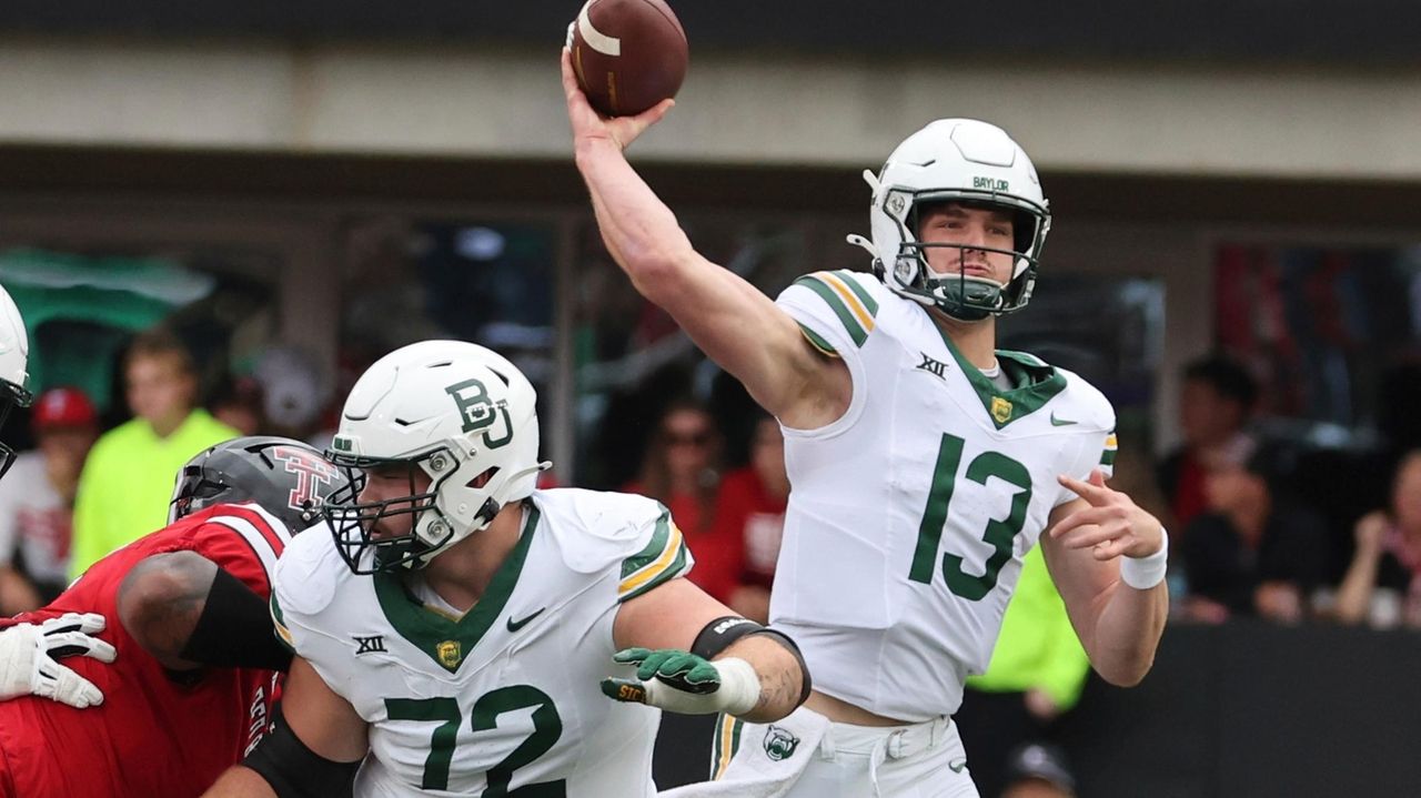 Sawyer Robertson celebrates homecoming with 5 TDs passes as Baylor ...