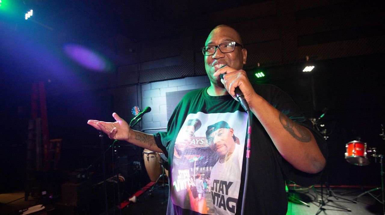 'JJ' Jones hosts holiday concert to help up-and-coming artists - Newsday