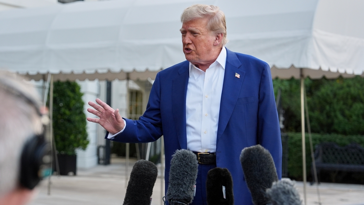 'Dear Donald.' Trump posts fawning private text from NATO chief on ...
