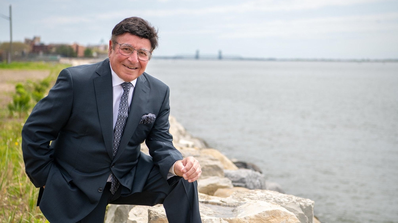 Developer to auction off 230 Suffolk properties - Newsday