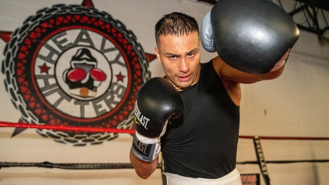 Suffolk County police officer returns to the boxing ring - Newsday