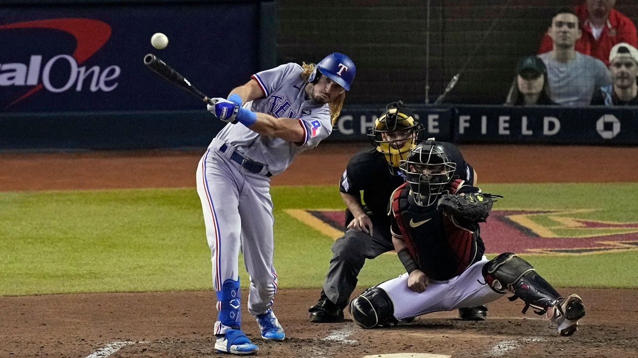 D-backs' Christian Walker boots grounder, ends record fielding run for ...