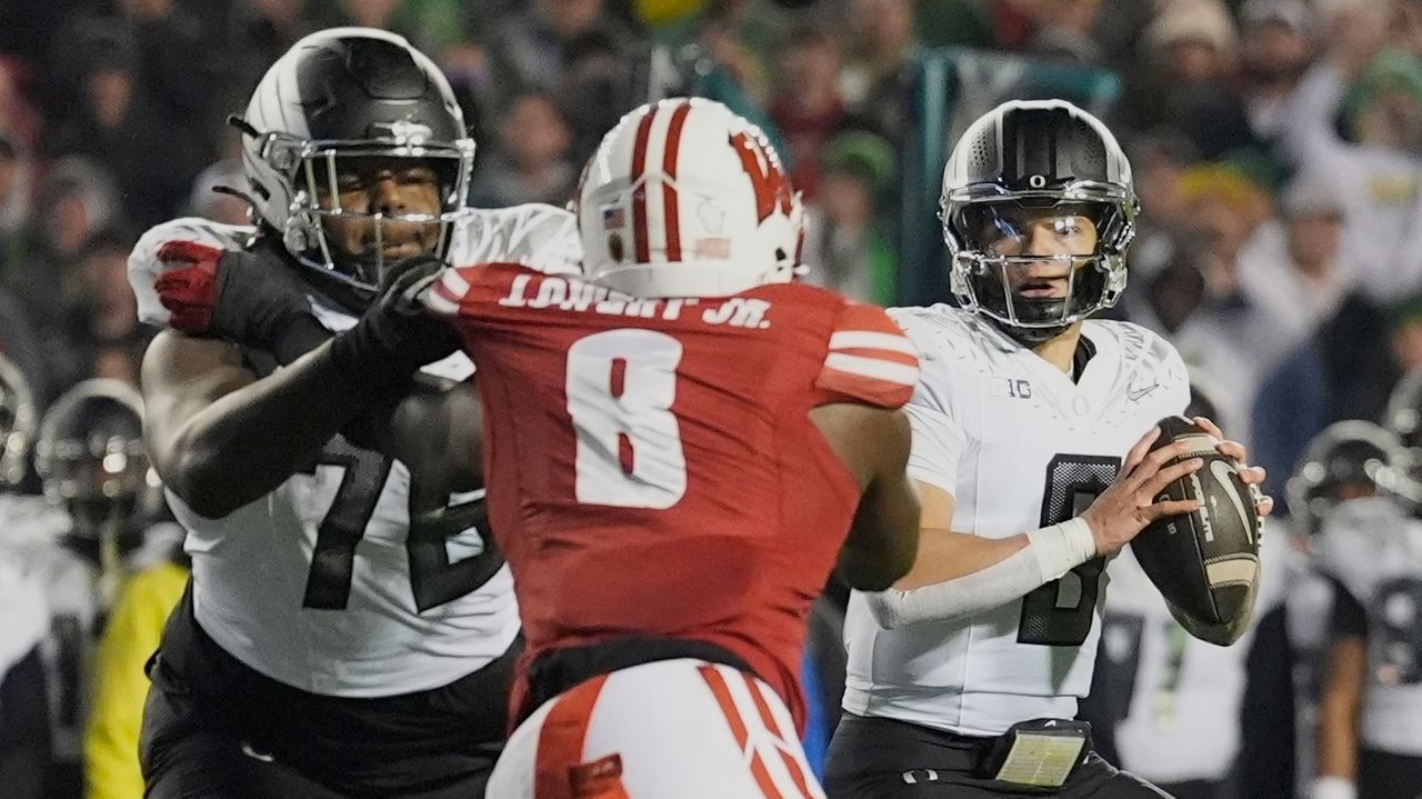 AP Top 25: Oregon is the unanimous No. 1 team again; Georgia is back in ...