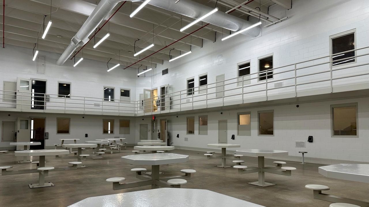 Judge blocks private prison operator from housing ICE detainees at ...