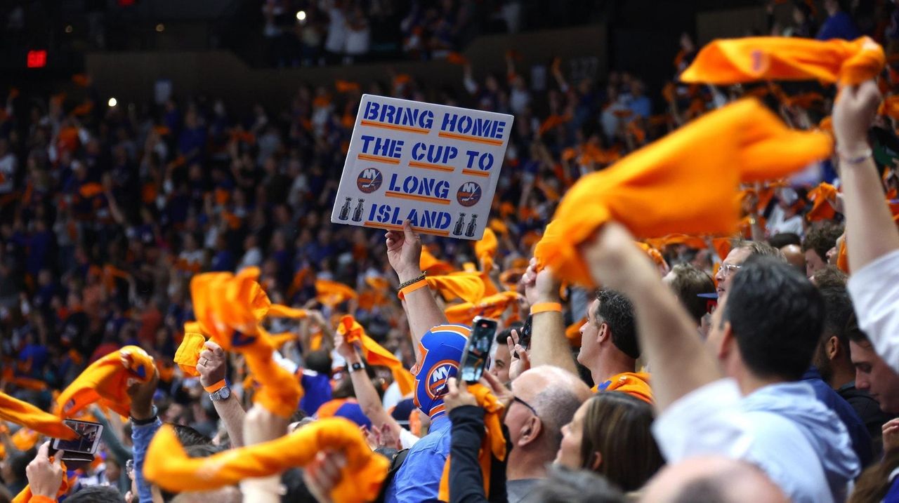 Game 4: Islanders vs. Lightning - Newsday