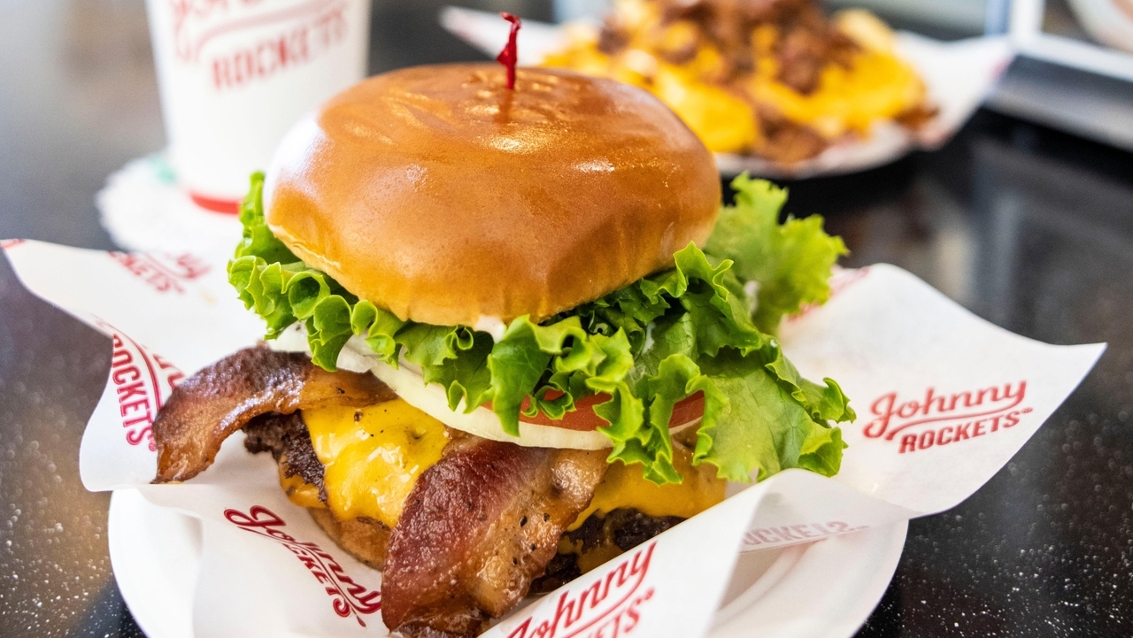 Johnny Rockets closes long-standing Roosevelt Field location - Newsday