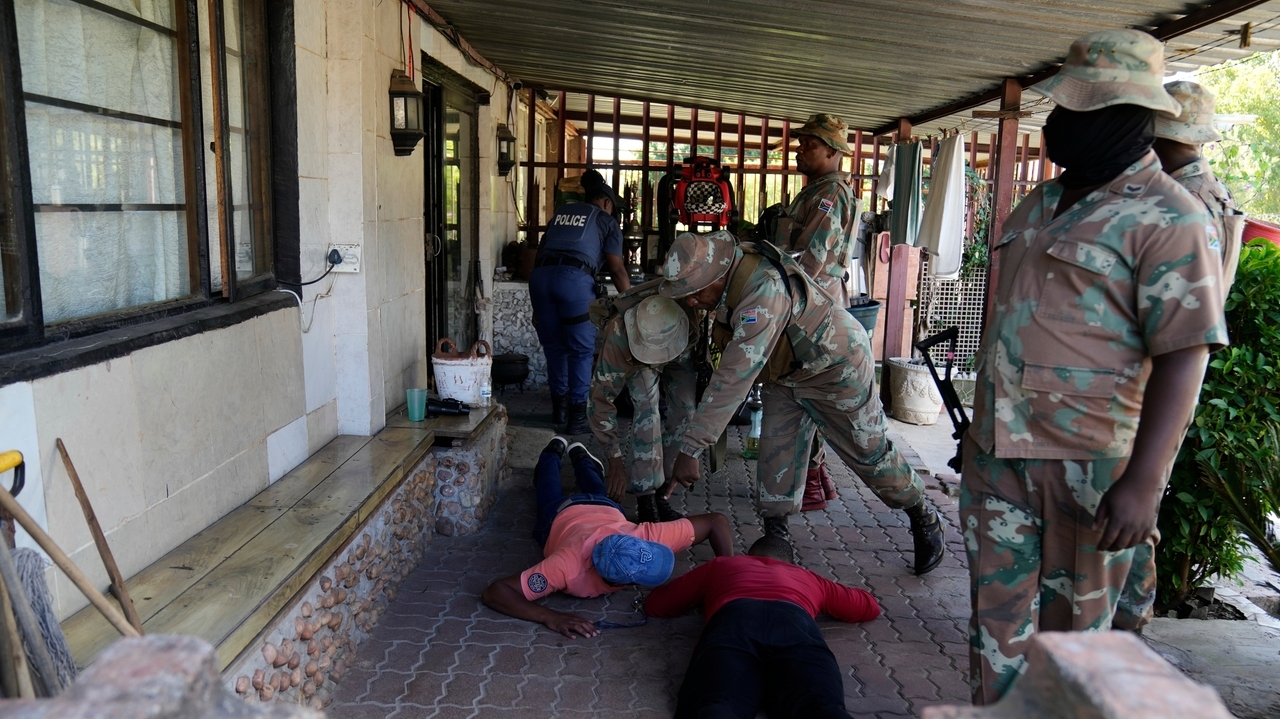 South Africa deploys soldiers to the streets to tackle organized and ...