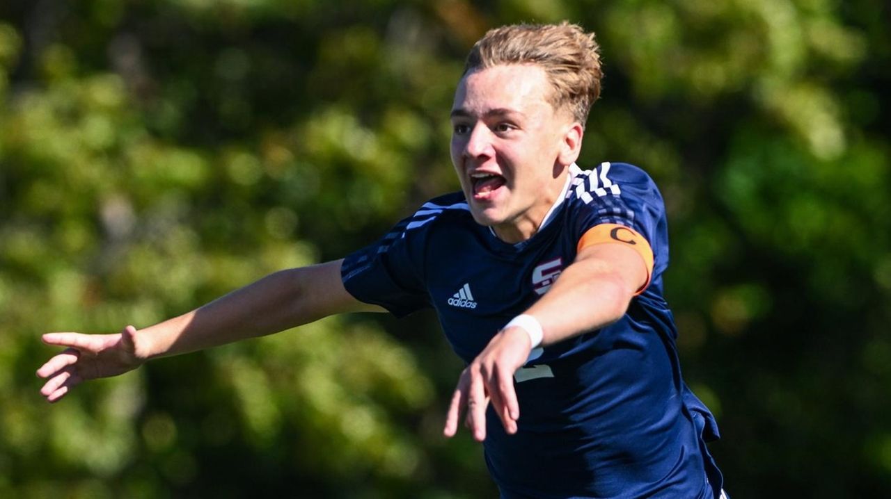 Connor Madden scores three goals to help Smithtown West boys soccer ...