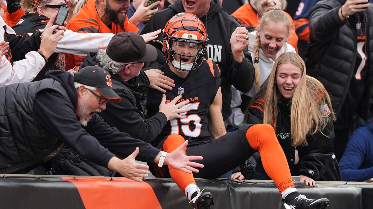 Bengals' Charlie Jones becomes first player to return 2 kickoffs for ...