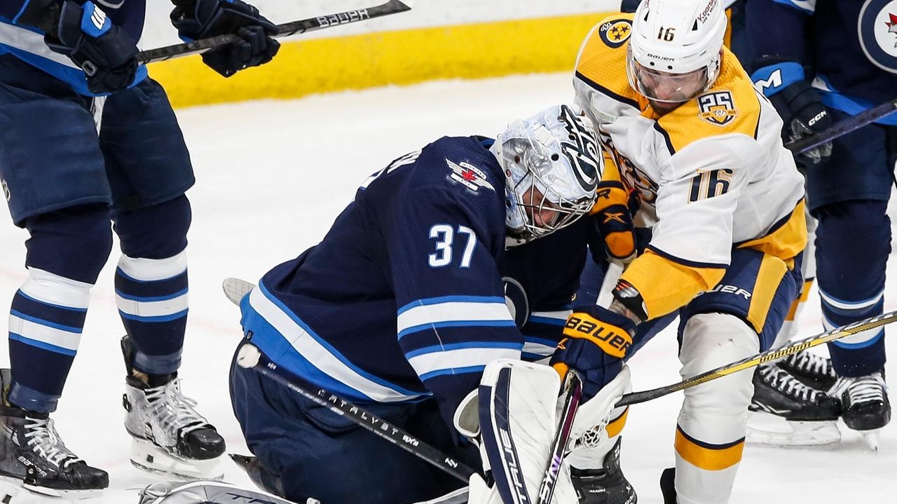 Predators extend points streak to 13 games with a 4-2 win over the Jets ...