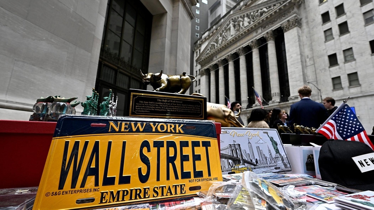 Wall Street bonuses reach a record high of $49.2 billion in 2025 - Newsday