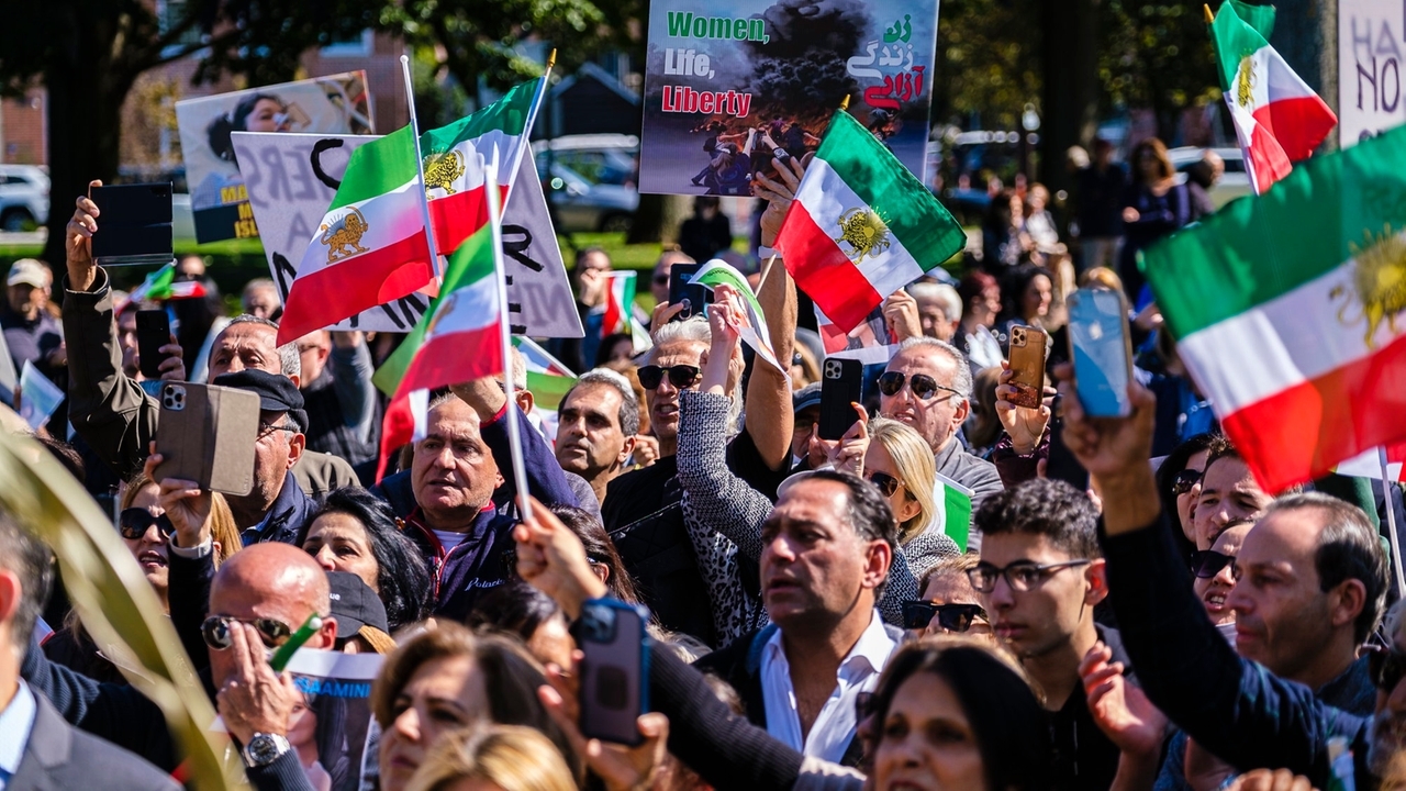 Iranian Americans on Long Island show support for people in their ...