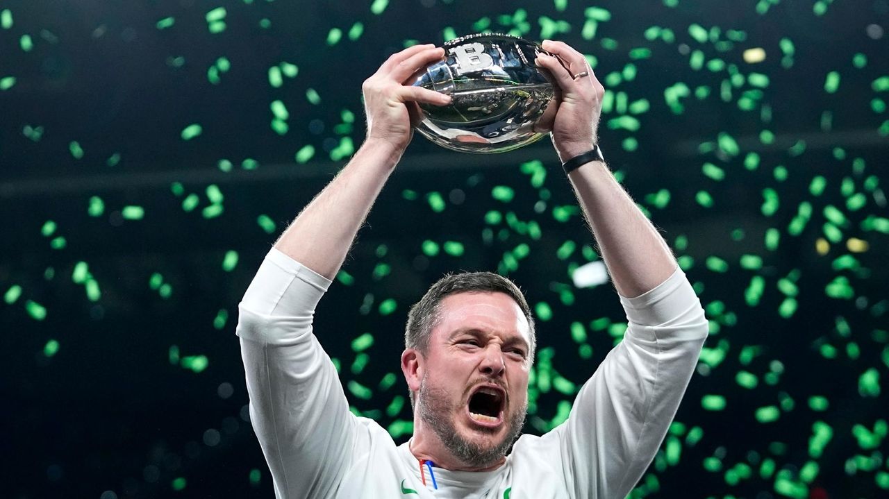 Before Memphis' back-to-back 10-win seasons, Silverfield was on same ...