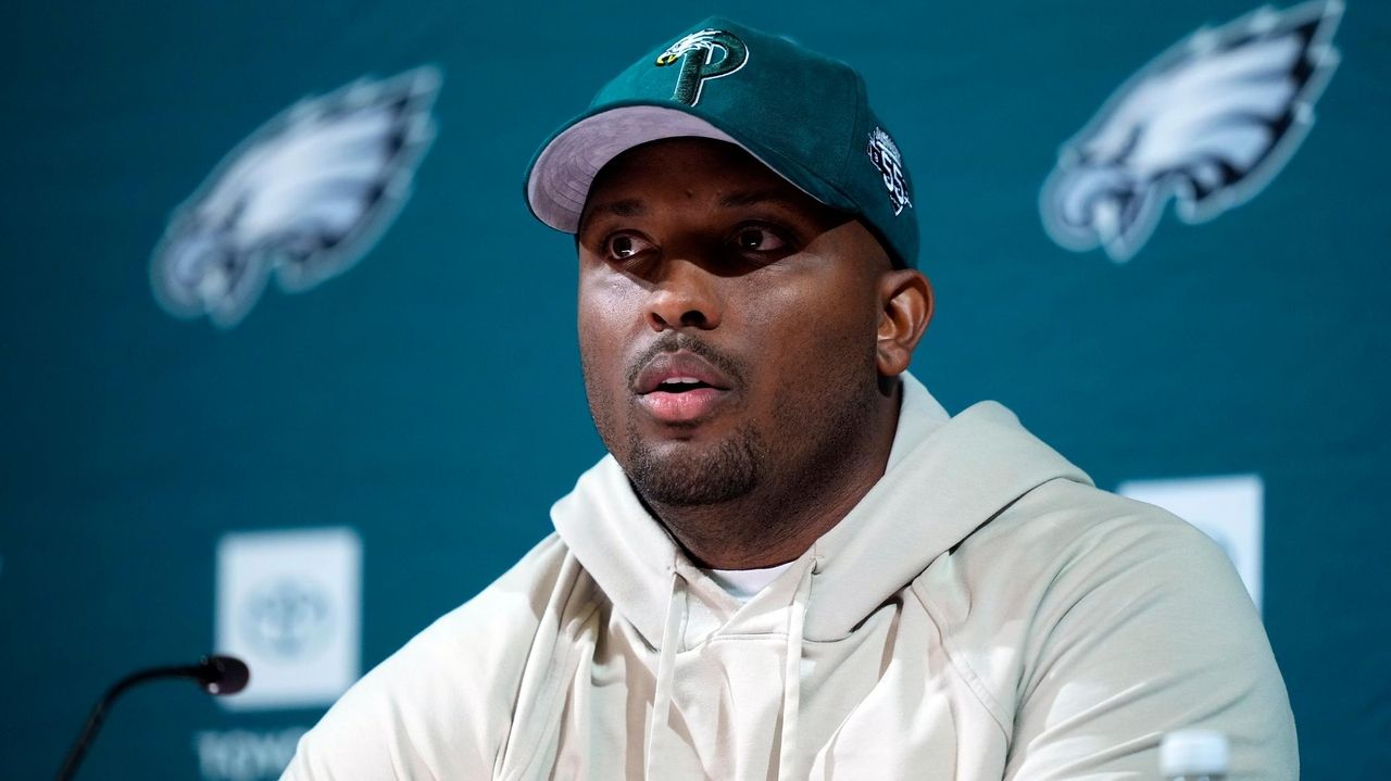 Commanders finalize their coaching staff, hire ex-Eagles OC Brian ...