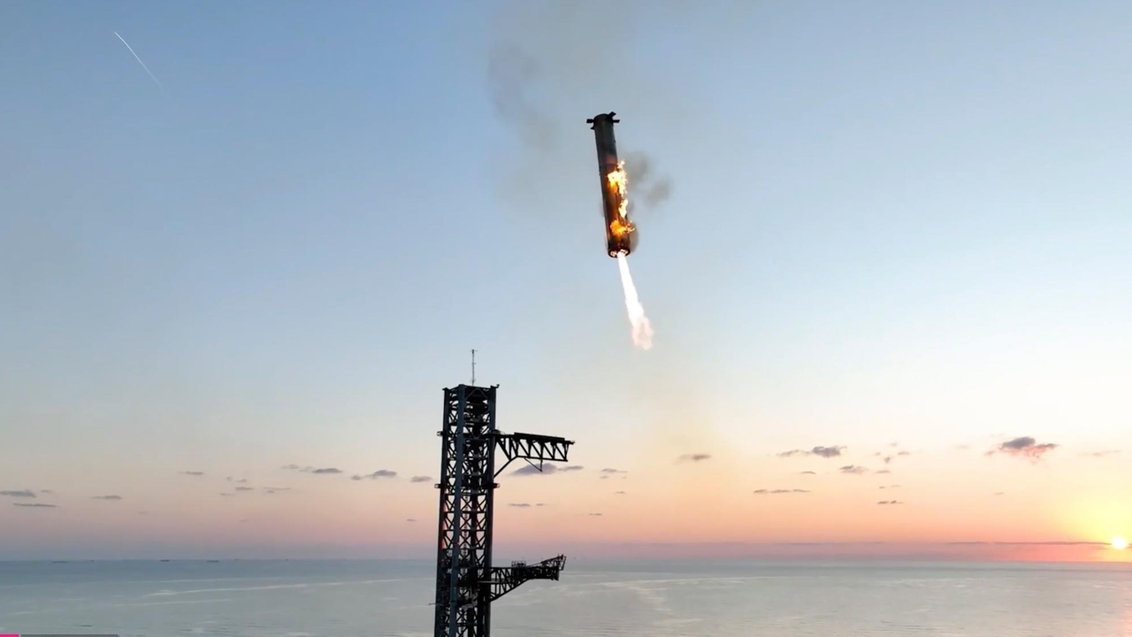 In an engineering feat, mechanical SpaceX arms catch Starship rocket ...