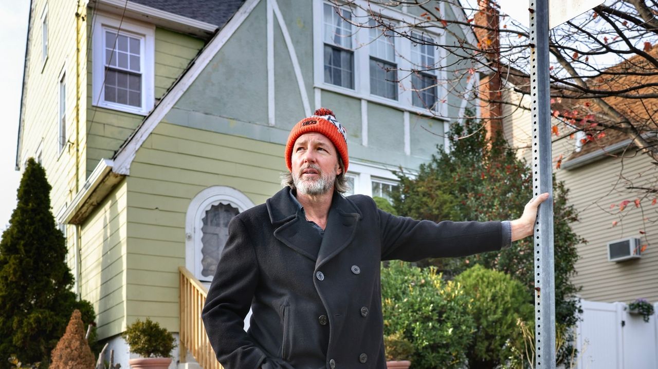 Edward Burns returns to Valley Stream for 'Brothers McMullen' sequel ...