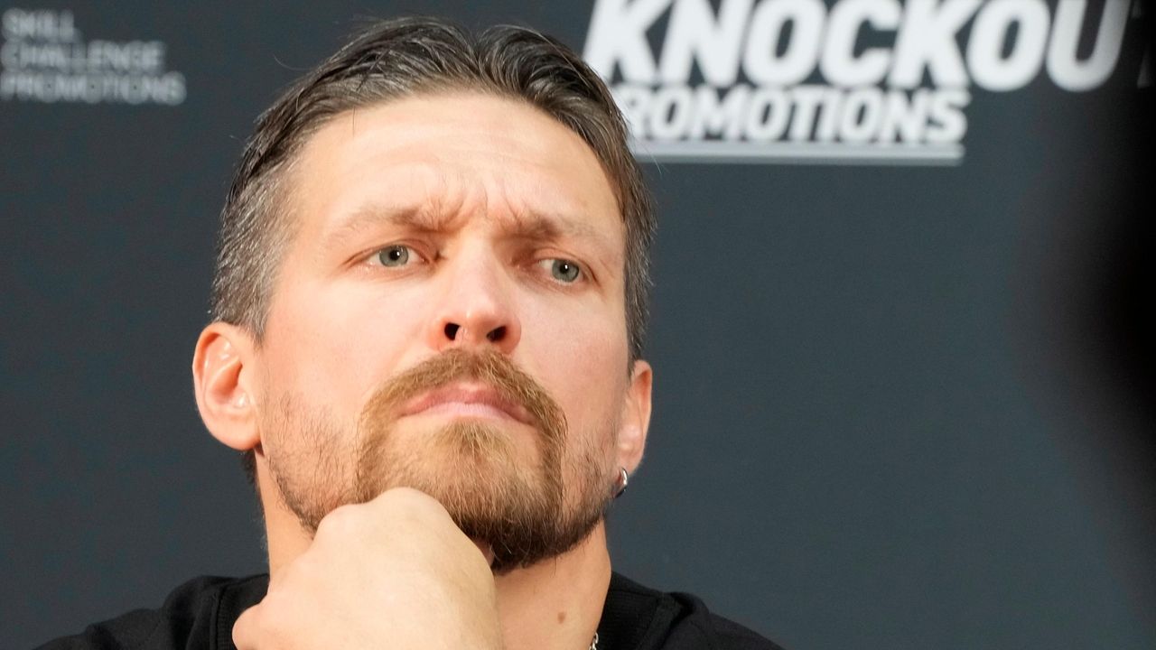 Heavyweight champ Oleksandr Usyk signs for Ukrainian soccer club ...