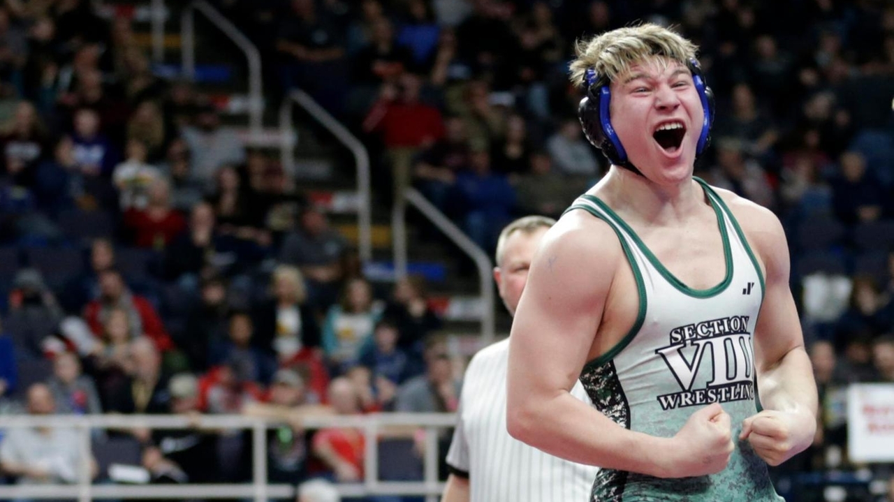 Cold Spring Harbor's Gaven Bell advances in state wrestling tournament ...