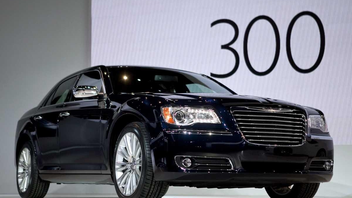 Review: Chrysler 300, still a champ in 2011 - Newsday