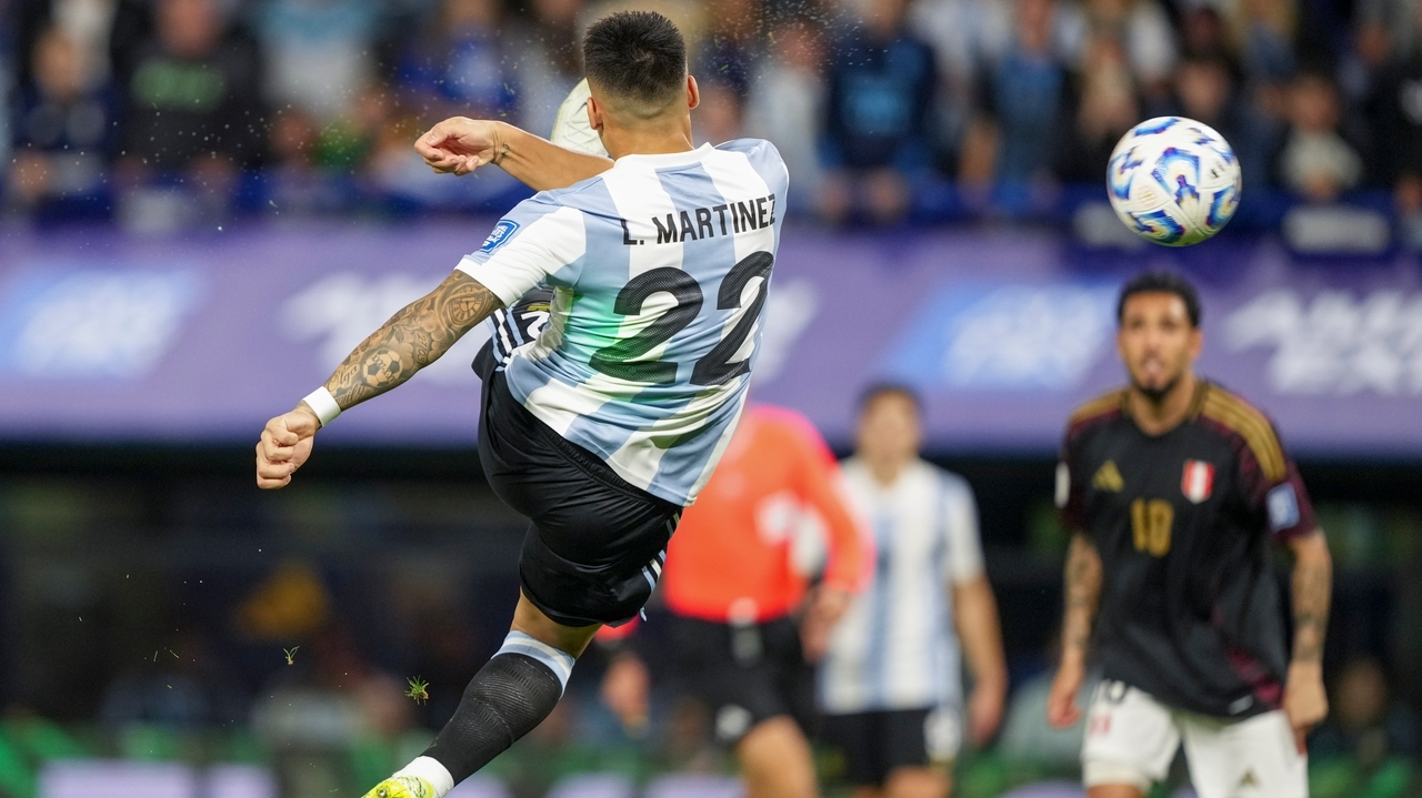 Argentina beats Peru to close in on World Cup spot; Brazil and Uruguay ...