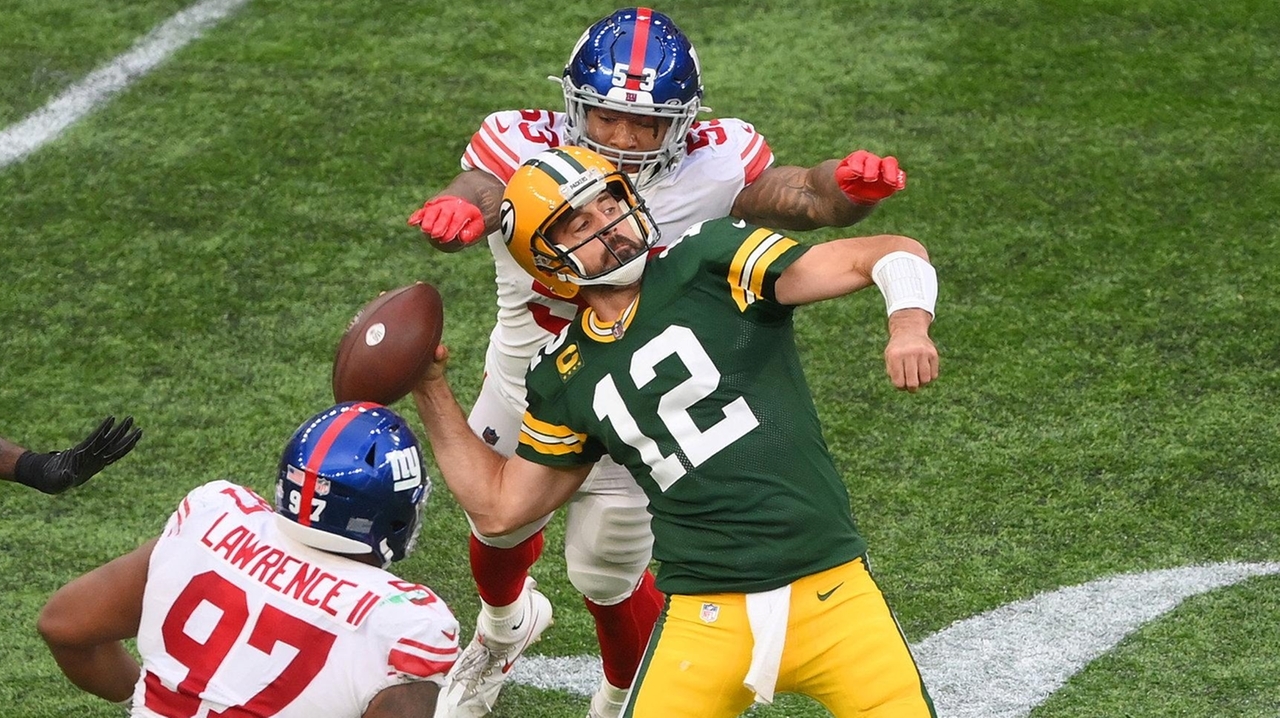 Oshane Ximines sacks Aaron Rodgers to seal win for Giants - Newsday