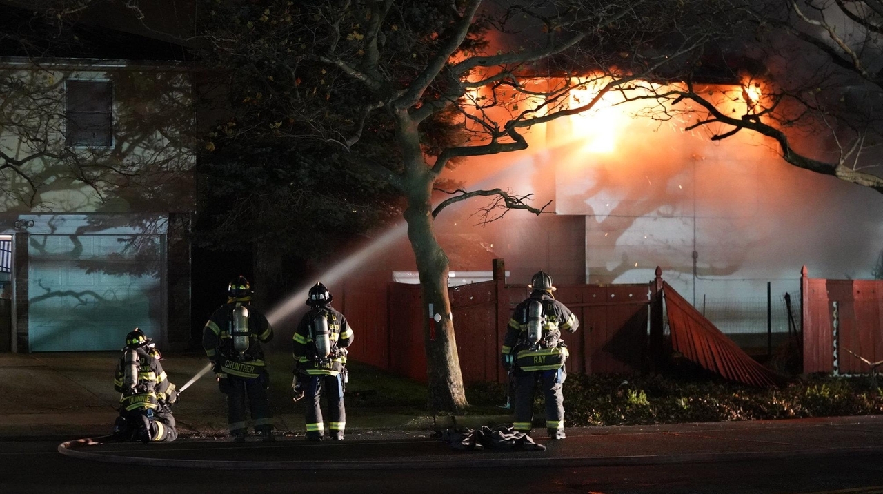 Atlantic Beach man sets fire to house after standoff with police, cops ...
