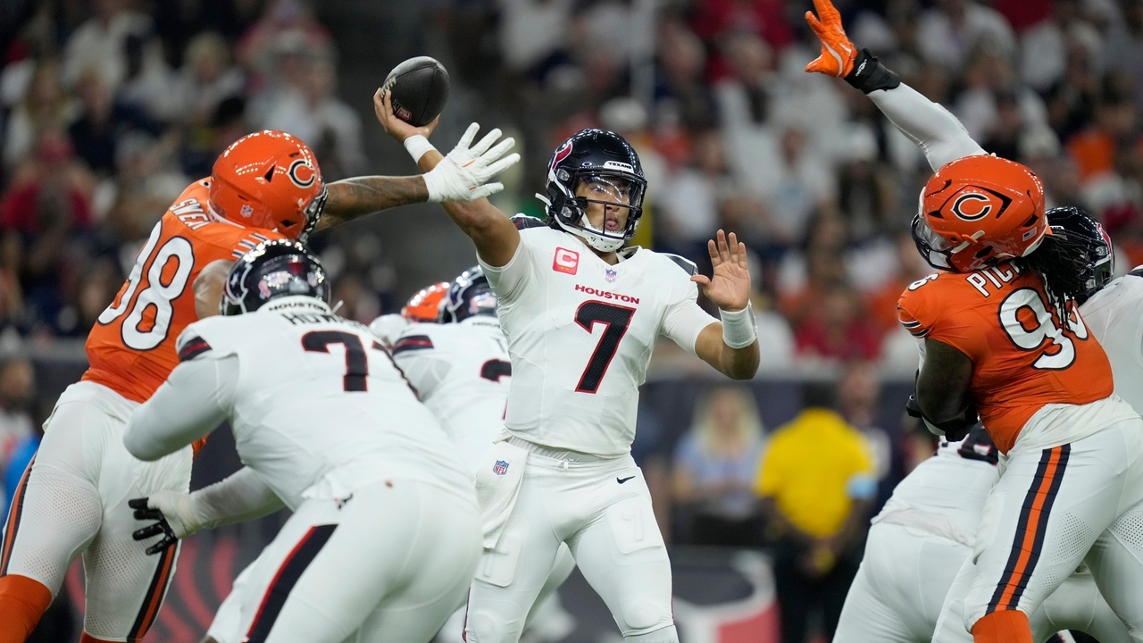 Stroud throws a TD pass and Fairbairn kicks 4 field goals to help the ...