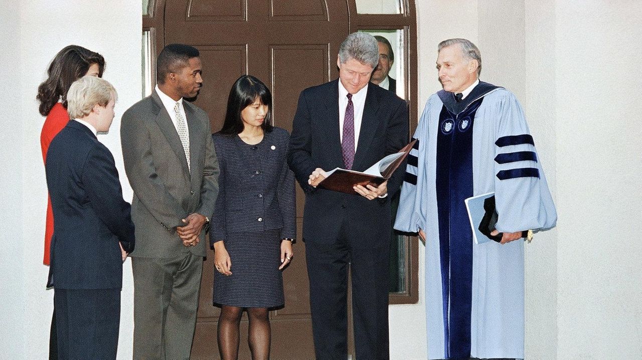 Paul Hardin dies; former UNC chancellor was 86 - Newsday