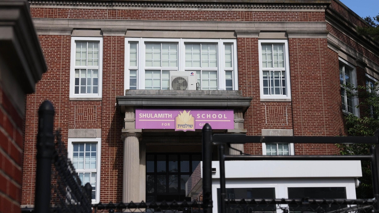Girls' school to buy its Cedarhurst building for $12.5 million - Newsday