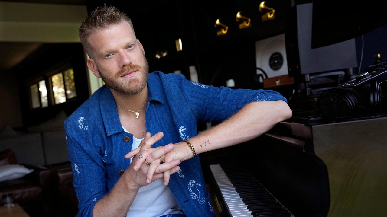 Scott Hoying of Pentatonix celebrates love, goes solo with seven-track ...