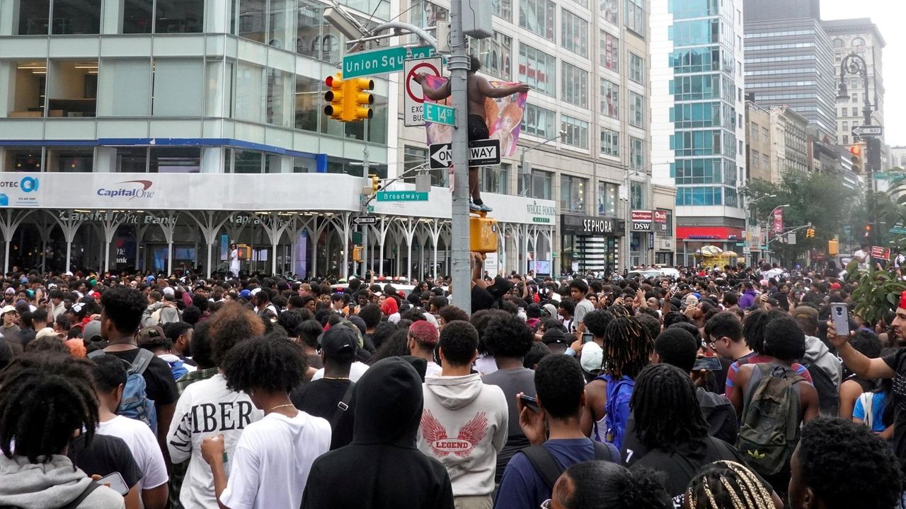 Online streamer Kai Cenat charged in riot due to his Union Square ...