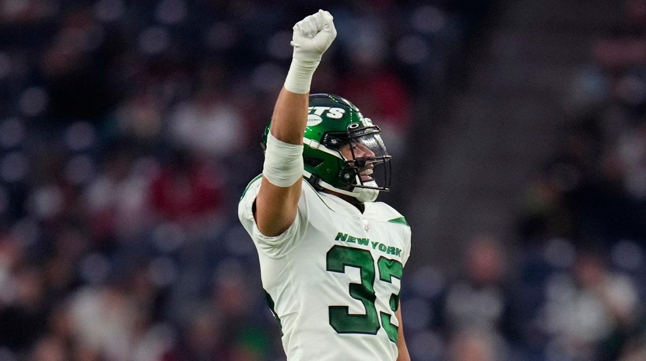 Source: Elijah Riley to return to Jets - Newsday