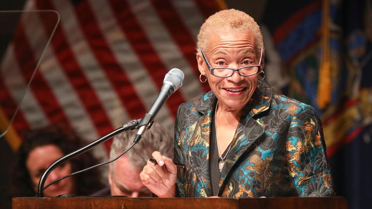 Gov. Hochul names Tracey Edwards, 2 others to LIPA trustees board - Newsday