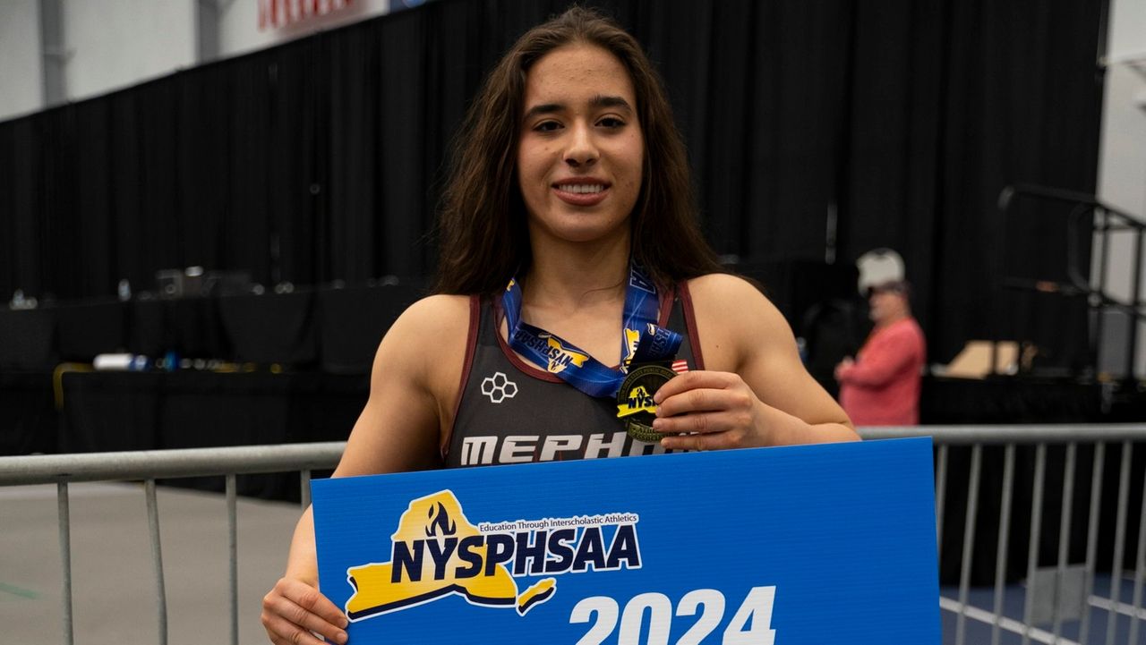 LI's Hernandez, Foufas win at state girls wrestling invitational - Newsday