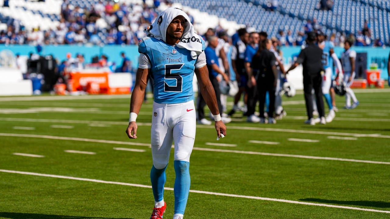 Callahan says winless Titans evaluating everything with some fans ...